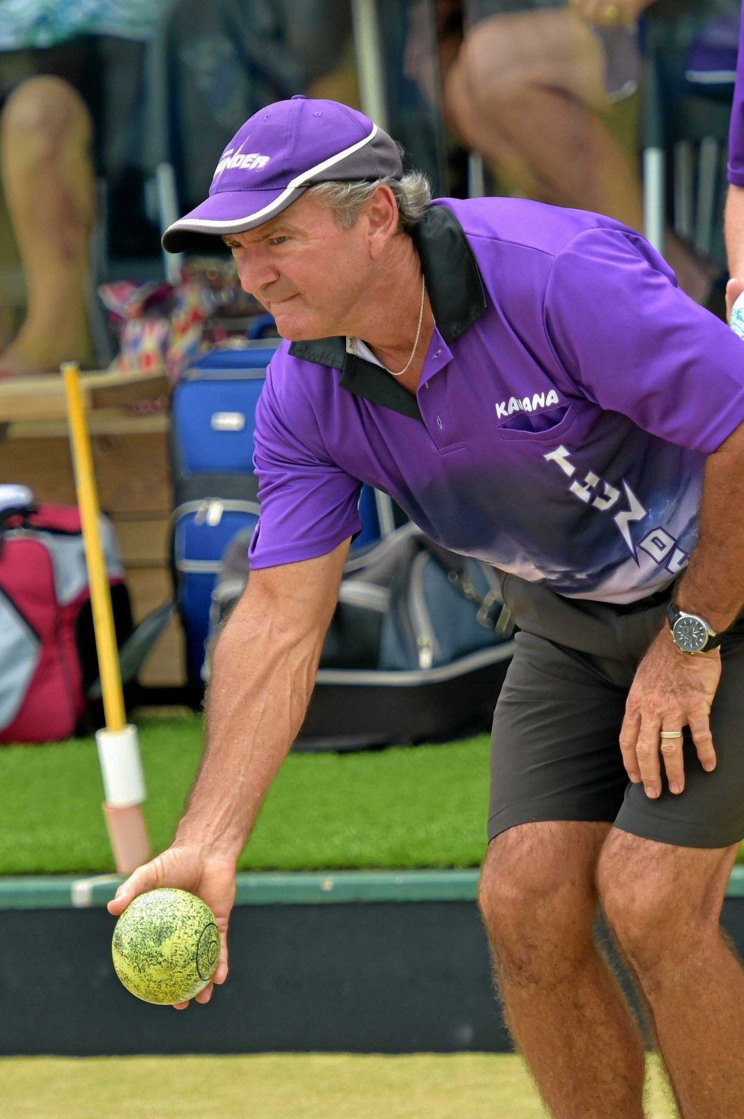 SHOEY BOWLS ‘EM OVER! | Bowls España